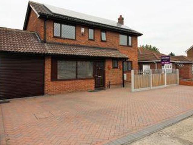 4 Bedrooms Detached house for sale in Linford Drive, Basildon SS14