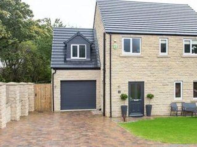 4 Bedrooms Detached house for sale in Lisa Head Way, Huddersfield HD5