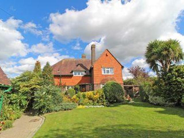 4 Bedrooms Detached house for sale in London Road, Hailsham BN27