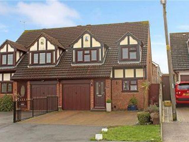 4 Bedrooms Detached house for sale in London Road, Wickford SS12