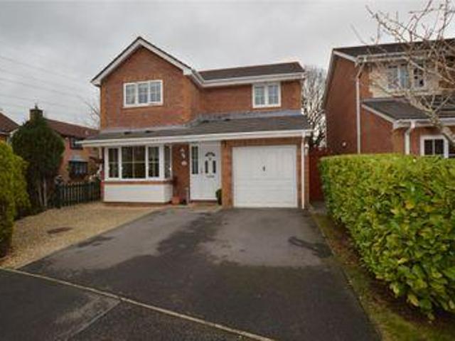 4 Bedrooms Detached house for sale in Lower Moor Road, Yate, Bristol BS37