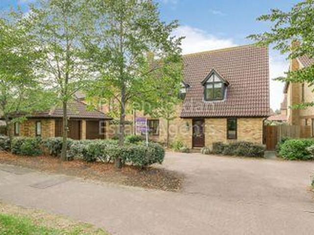 4 Bedrooms Detached house for sale in Loxbeare Drive, Furzton, Milton Keynes MK4