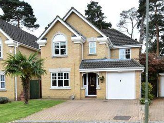 4 Bedrooms Detached house for sale in Paget Close, Camberley, Surrey GU15