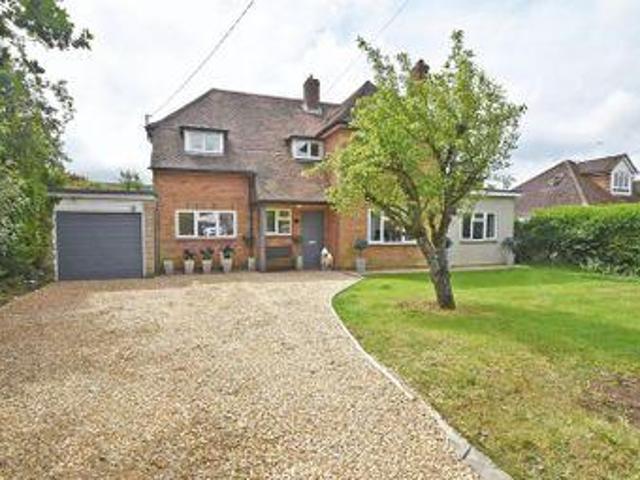 4 Bedrooms Detached house for sale in Parish Piece, Holmer Green, High Wycombe HP15