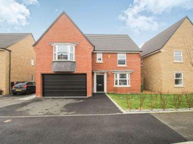 4 Bedrooms Detached house for sale in Park Road, Oulton LS26