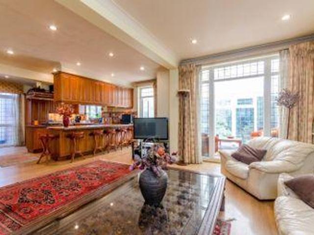 4 Bedrooms Detached house for sale in Parkside, Mill Hill NW7