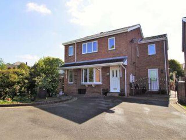 4 Bedrooms Detached house for sale in Pennine Close, Darton, Barnsley S75