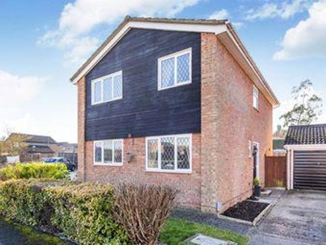 4 Bedrooms Detached house for sale in Pevensey Grove, Flitwick MK45