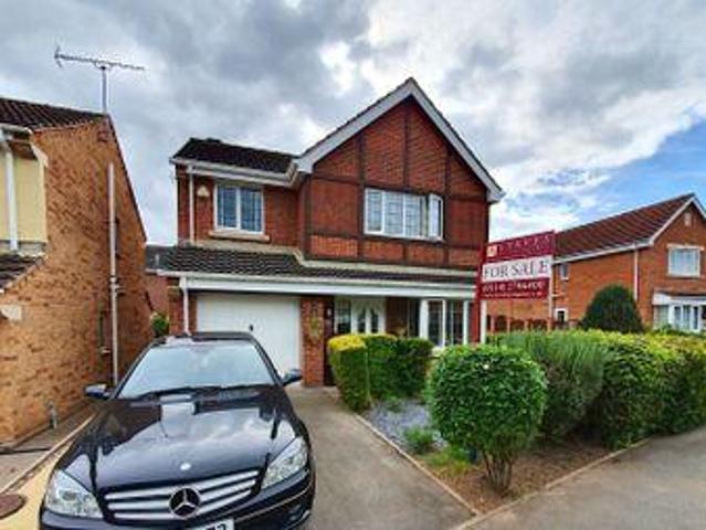 4 Bedrooms Detached house for sale in Pickard Drive, Sheffield S13