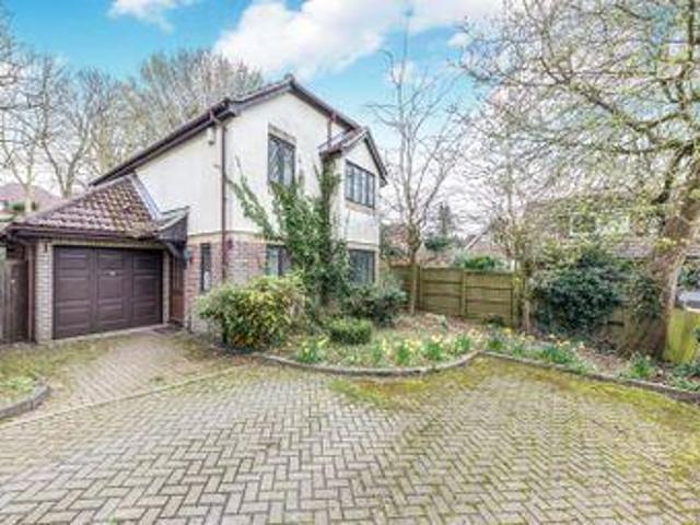 4 Bedrooms Detached house for sale in Pinecroft Crescent, Barnet EN5