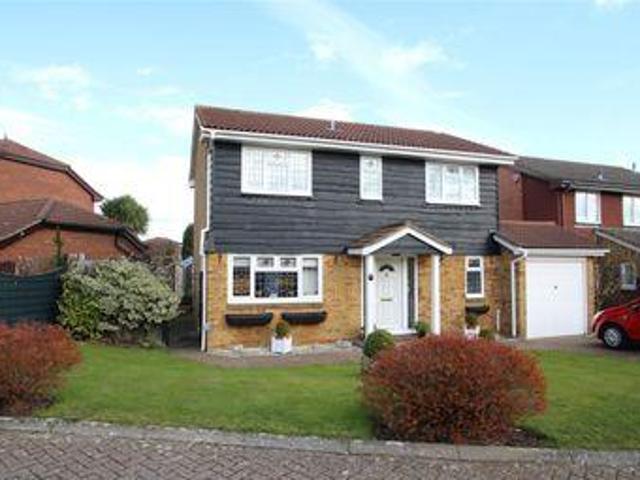 4 Bedrooms Detached house for sale in Pinecrest Gardens, Farnborough, Orpington BR6