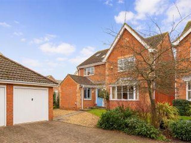 4 Bedrooms Detached house for sale in Priory Gate, Shefford SG17