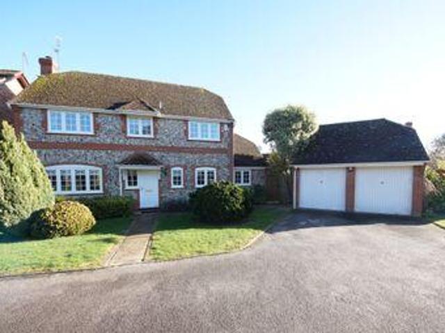 4 Bedrooms Detached house for sale in Quince Tree Way, Hook RG27