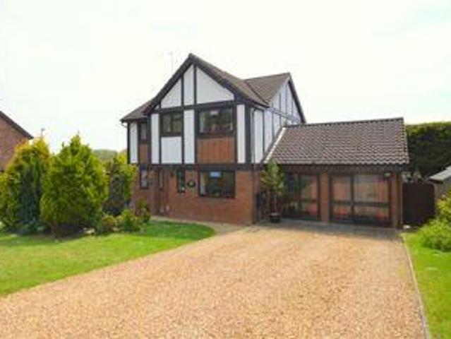 4 Bedrooms Detached house for sale in Ravens Croft, East Hunsbury, Northampton NN4