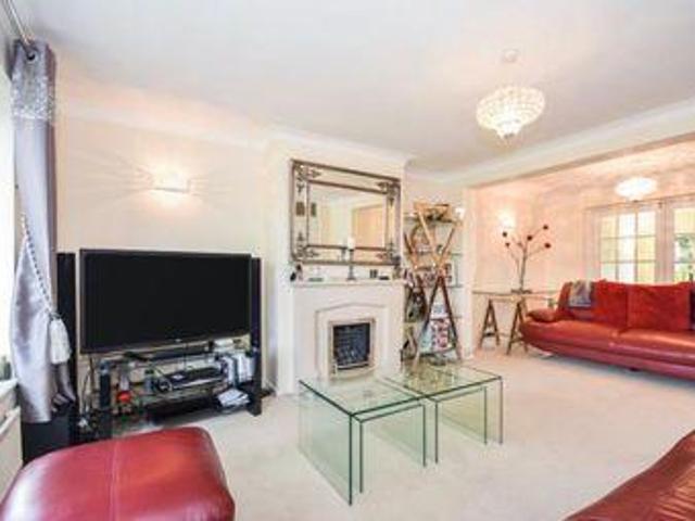 4 Bedrooms Detached house for sale in Ravensdale, Basildon SS16