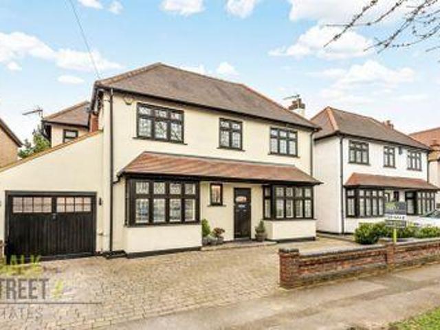 4 Bedrooms Detached house for sale in Redden Court Road, Harold Wood RM3