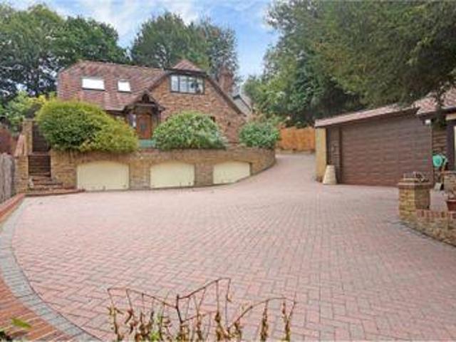 4 Bedrooms Detached house for sale in Rhododendron Avenue, Gravesend DA13