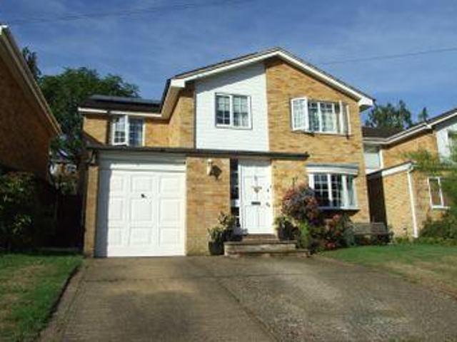 4 Bedrooms Detached house for sale in Rib Vale, Hertford SG14