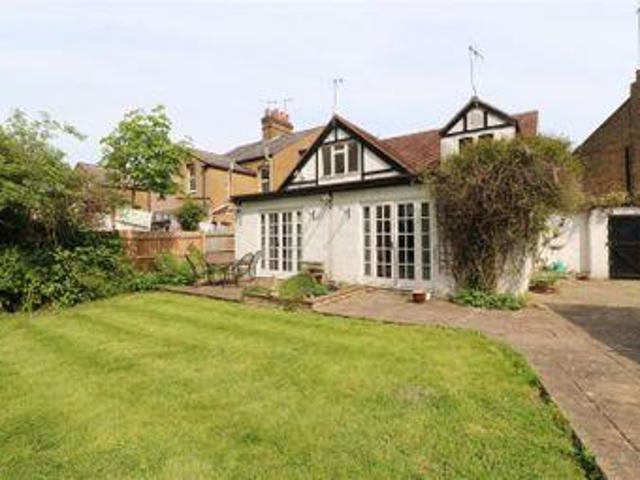 4 Bedrooms Detached house for sale in Riverside House, Victoria Road, Uxbridge UB8