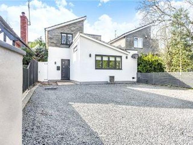 4 Bedrooms Detached house for sale in Riverside Road, Staines Upon Thames, Surrey TW18