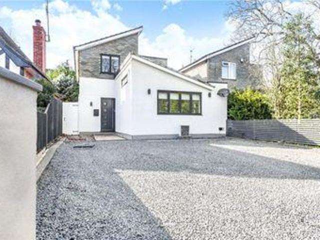 4 Bedrooms Detached house for sale in Riverside Road, Staines Upon Thames, Surrey TW18