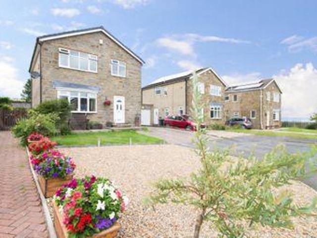 4 Bedrooms Detached house for sale in Roundhill Close, Clayton Heights, Bradford, West Yorkshire BD13