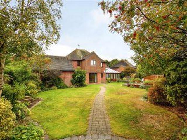 4 Bedrooms Detached house for sale in St Georges Gardens, Kings Road, Horsham, West Sussex RH13