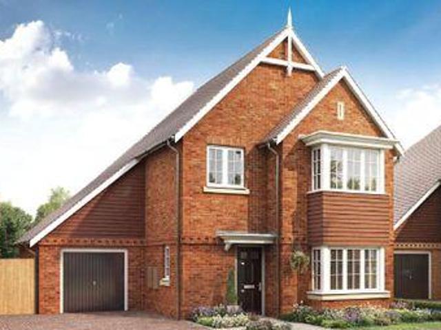 4 Bedrooms Detached house for sale in St Georges Road, Badshot Lea, Farnham, Surrey GU9