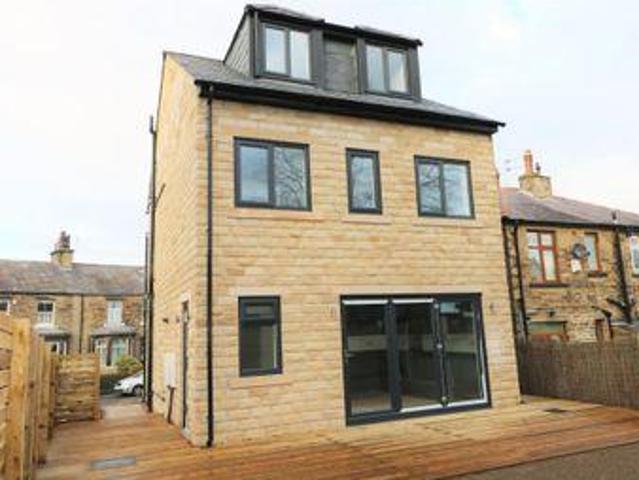 4 Bedrooms Detached house for sale in St. Giles Road, Halifax HX3