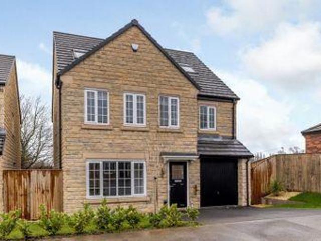 4 Bedrooms Detached house for sale in St. James Road, Crigglestone, Wakefield WF4