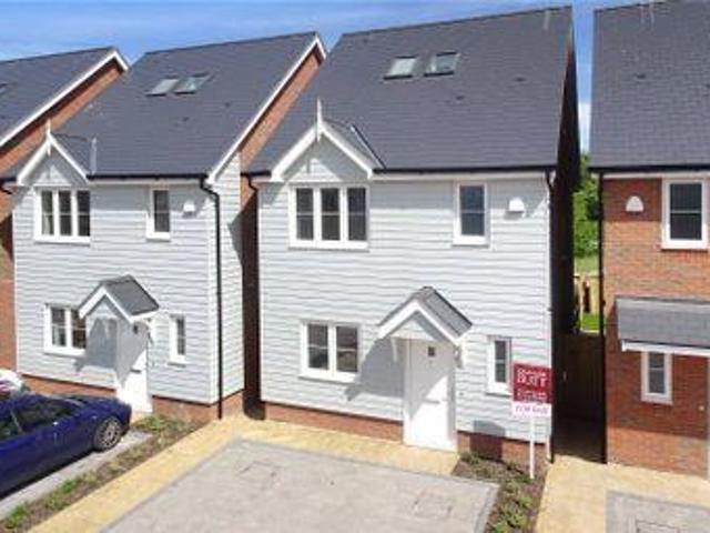 4 Bedrooms Detached house for sale in Station Road, East Preston, West Sussex BN16