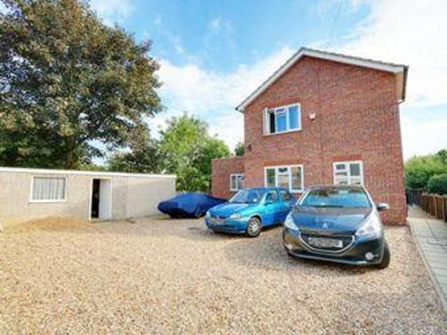 4 Bedrooms Detached house for sale in Stormount Drive, Hayes UB3
