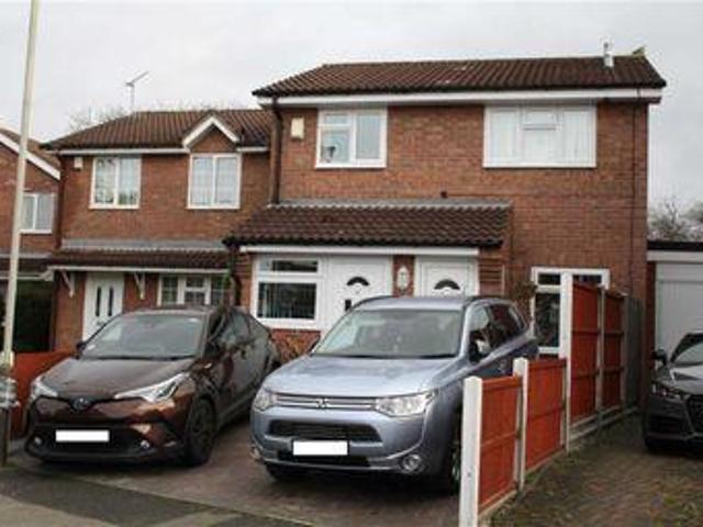 4 Bedrooms Detached house for sale in Swallowdale Drive, Leicester LE4