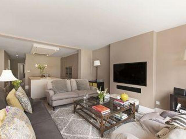 4 Bedrooms Detached house for sale in Salisbury Road, Worcester Park KT4