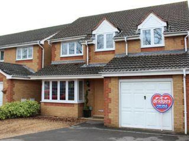 4 Bedrooms Detached house for sale in Sand Hill, Farnborough GU14