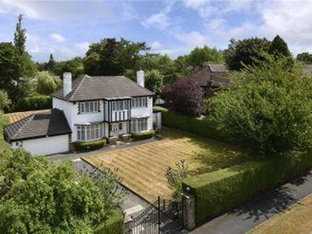 4 Bedrooms Detached house for sale in Sandmoor Drive, Alwoodley, Leeds LS17