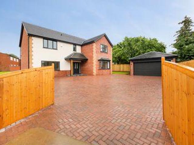 4 Bedrooms Detached house for sale in Sandringham Park, Downend, Bristol BS16