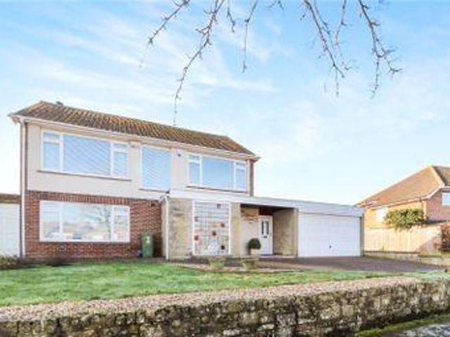 4 Bedrooms Detached house for sale in Sandringham Road, Lawn, Swindon SN3