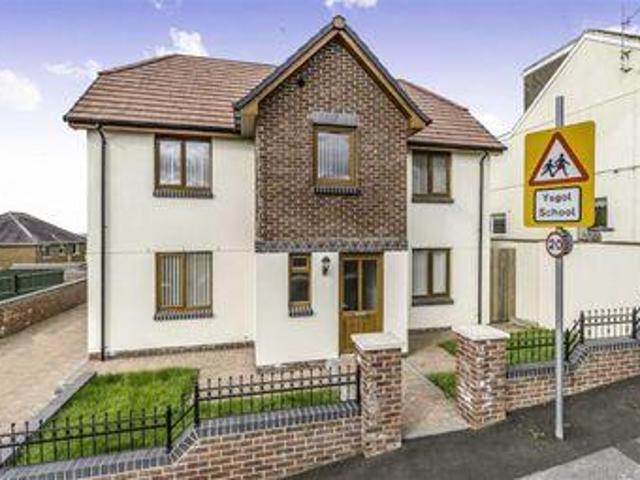 4 Bedrooms Detached house for sale in School Road, Pwll, Llanelli SA15