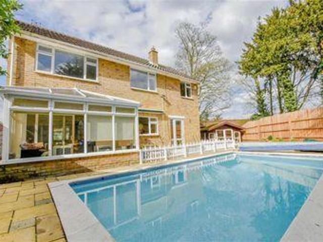 4 Bedrooms Detached house for sale in Scotts Close, Ware, Hertfordshire SG12