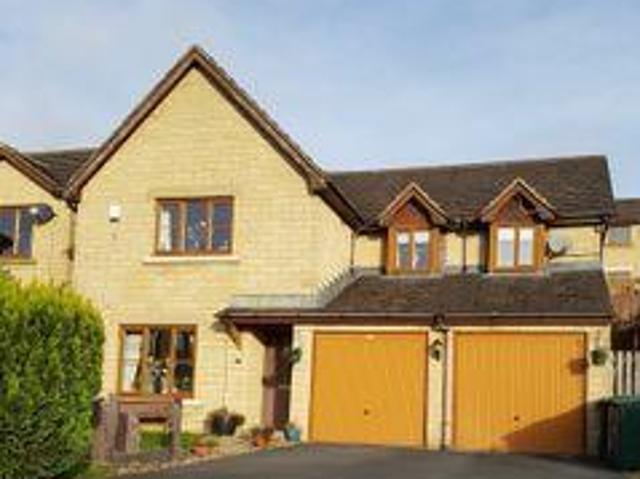 4 Bedrooms Detached house for sale in Seven Acres, Denholme, Bradford BD13