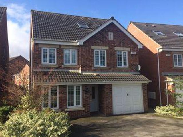 4 Bedrooms Detached house for sale in Sharp House Road, Leeds LS10