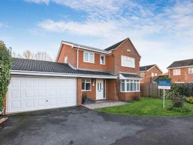 4 Bedrooms Detached house for sale in Shearwater Drive, Bicester OX26