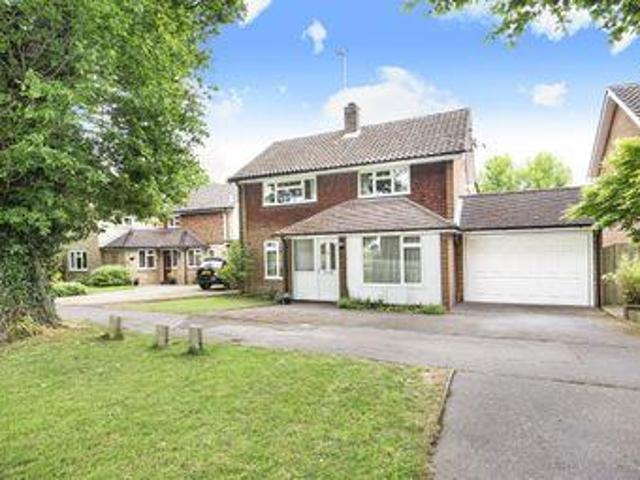 4 Bedrooms Detached house for sale in Smithbarn, Horsham RH13