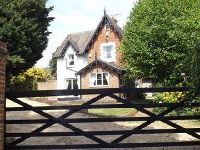 4 Bedrooms Detached house for sale in Snow Hill, Crawley Down, West Sussex RH10