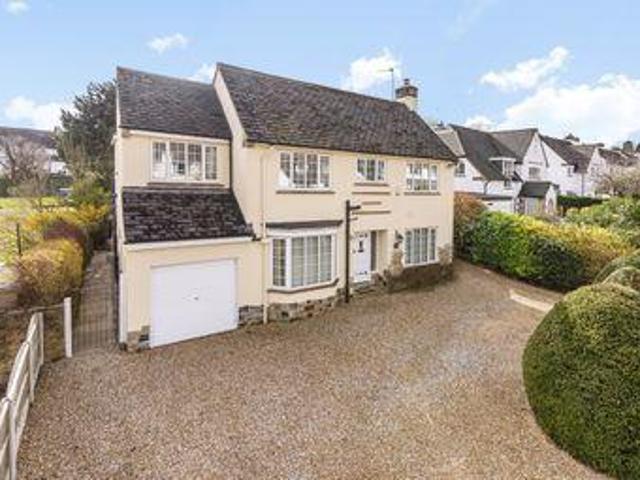 4 Bedrooms Detached house for sale in Southway, Guiseley, Leeds LS20