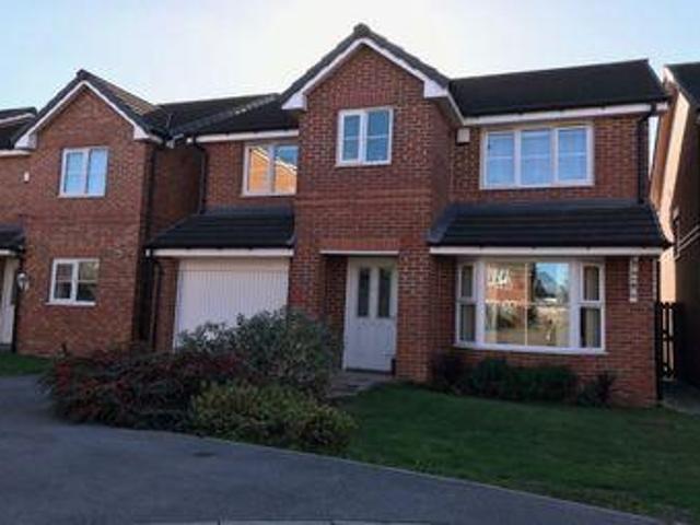 4 Bedrooms Detached house for sale in Spindle Close, Dewsbury WF12