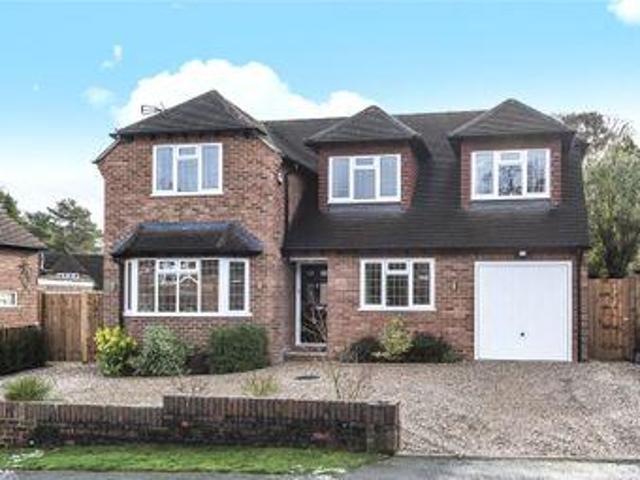4 Bedrooms Detached house for sale in Spring Woods, Sandhurst, Berkshire GU47
