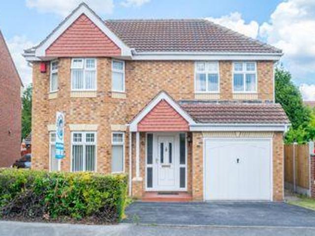 4 Bedrooms Detached house for sale in Springfield Road, Morley LS27
