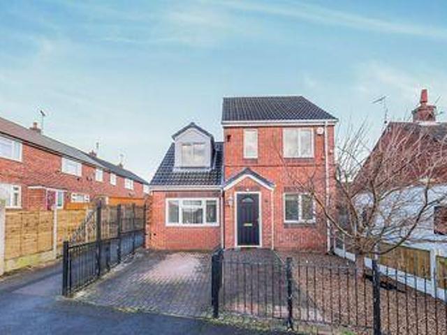 4 Bedrooms Detached house for sale in Springvale Close, Danesmoor, Chesterfield S45